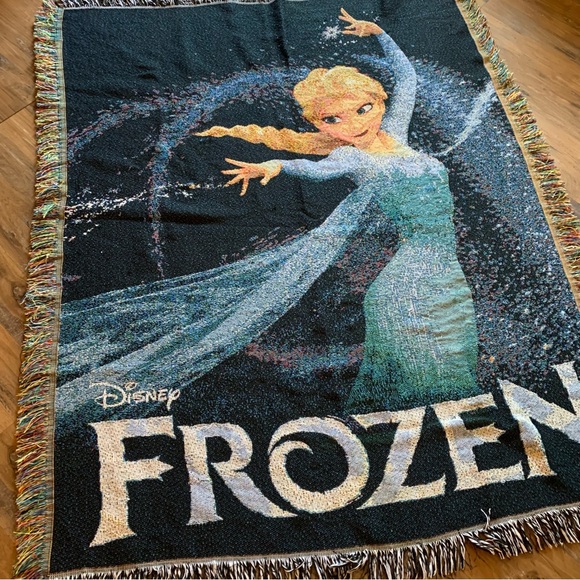 Disney | Bedding | Disney Frozen Elsa Blanket Throw 5x4 Euc | Poshmark